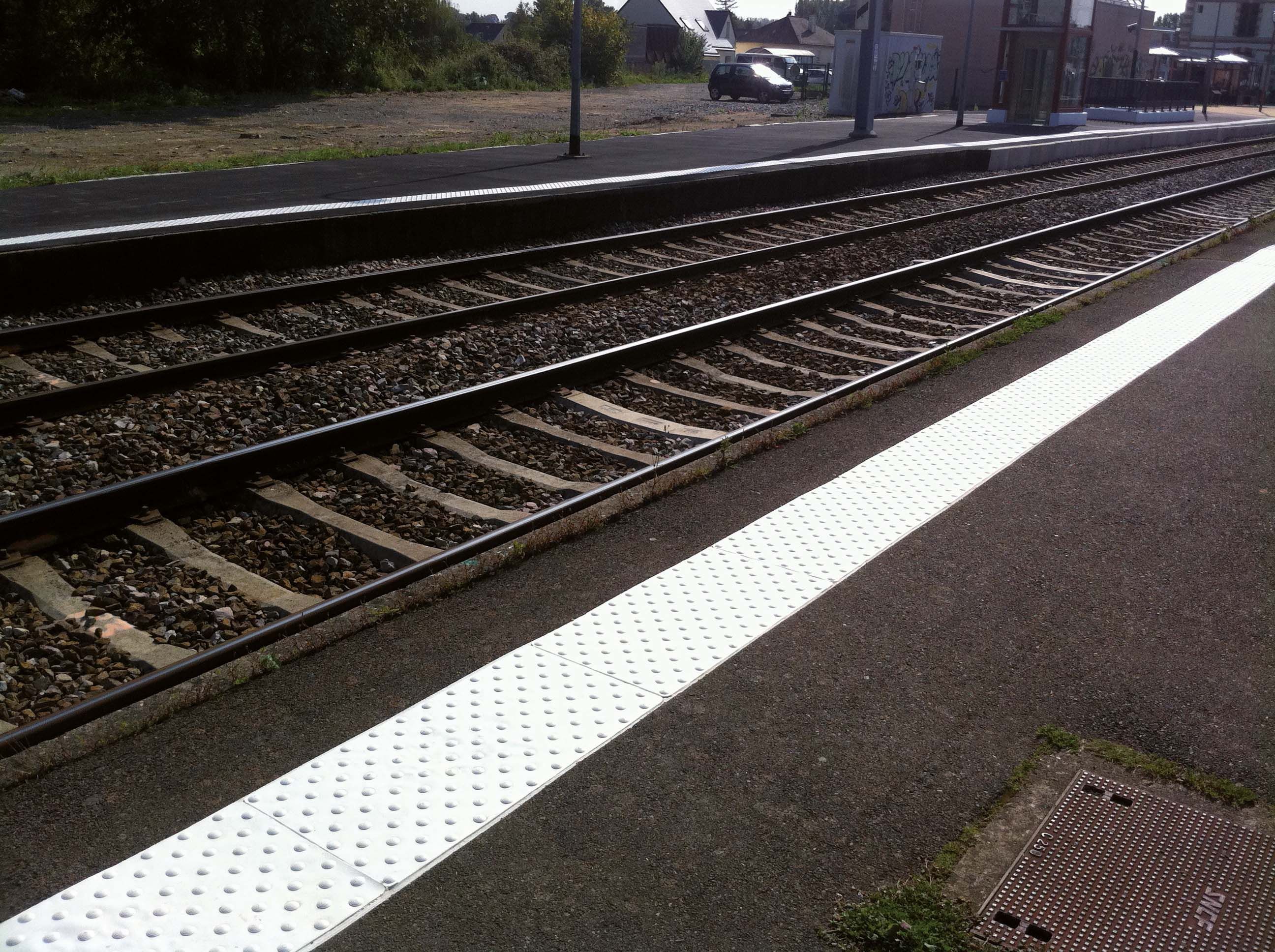 Bande Podotactile Extérieure - Bande Eveil Vigilance Podotactile